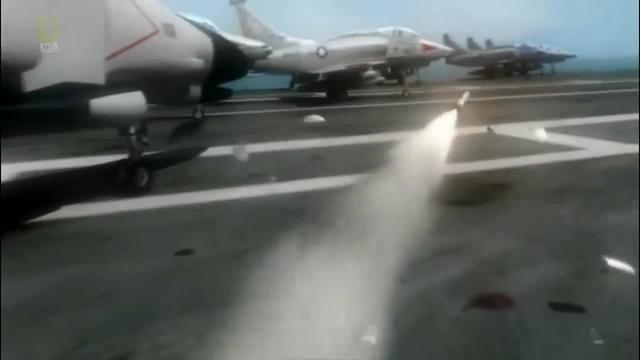 美国海军最惨烈的航母爆炸，六万吨巨舰遭重创，数十架舰载机被毁_福莱斯特