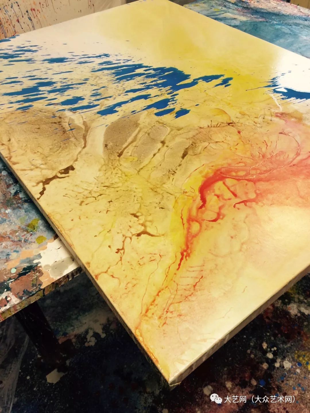 大众艺术网：流淌出梦幻般的美妙意象 —— 美国抽象派女画家 Marci McDonald 抽象泼彩绘画作品_世界