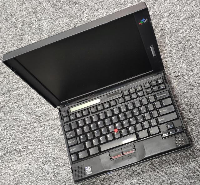1997年的IBM ThinkPad 760XL就有升降键盘和屏蔽按键两大黑科技_设计