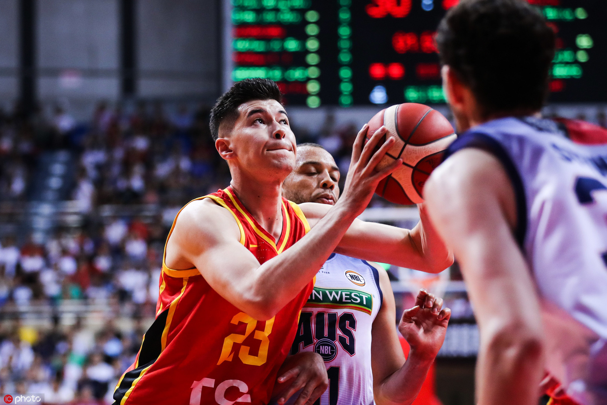 王哲林15分7板 中国男篮74-86不敌澳大利亚NBL联队-搜狐大视野-搜狐新闻