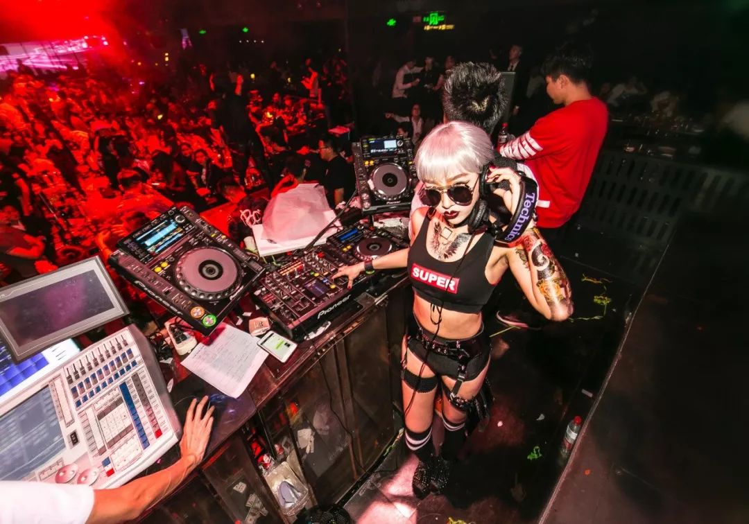 MR.MAYFLOWER | 06-28/29 特约嘉宾DJ-AB & MC-ACE 以 音 乐 燃 烧 激 情！-搜狐大视野-搜狐新闻