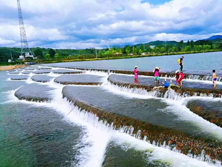 【传奇户外旅游】6月29号30号 新昌网红玻璃滑道，台阶式瀑布+彩虹摇摆桥+赏向日葵 休闲一日游_活动