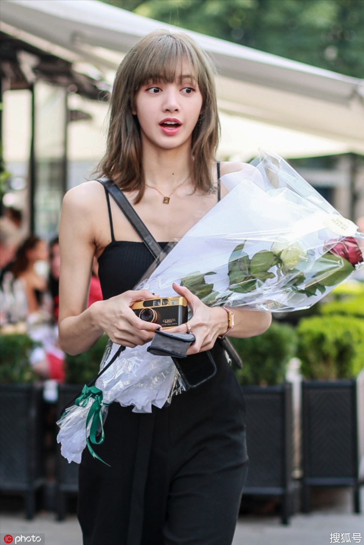 Lisa外网生图，拥有直角肩的洋娃娃可爱又妩媚-搜狐大视野-搜狐新闻