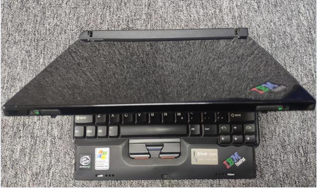 2001年ThinkPad 10周年：钢琴机S31，满满都是设计美感及效率_搜狐汽车_搜狐网