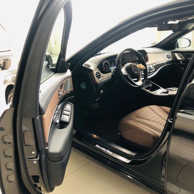 19款奔驰S450加版车内实木与真皮相间包裹所带来的视觉效果和手感都饱满坚挺_搜狐汽车_搜狐网