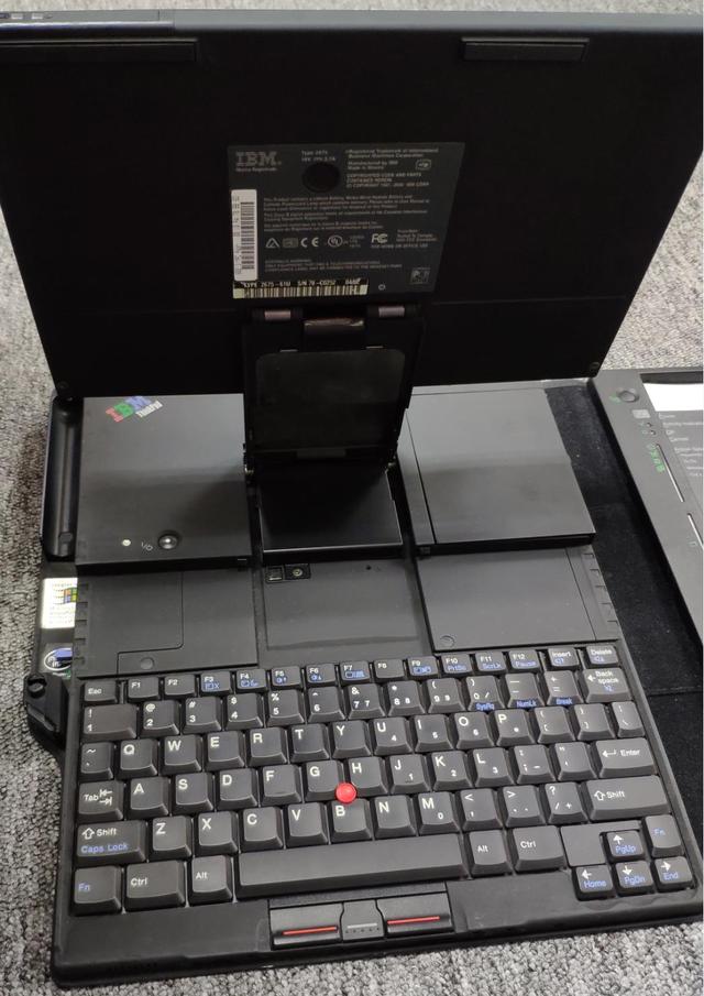 2001年ThinkPad TransNote：笔记本+手写输入+两段式翻转屏幕_设计