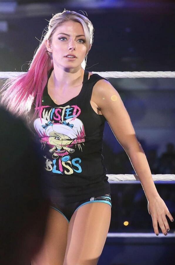 WWE女星亚历克莎·布利斯东京火热拍照，她的魅力不一般_Bliss