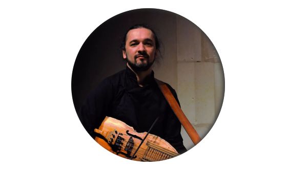 郎朗婚礼上和周杰伦合奏《青花瓷》的二胡大师是谁？_中国