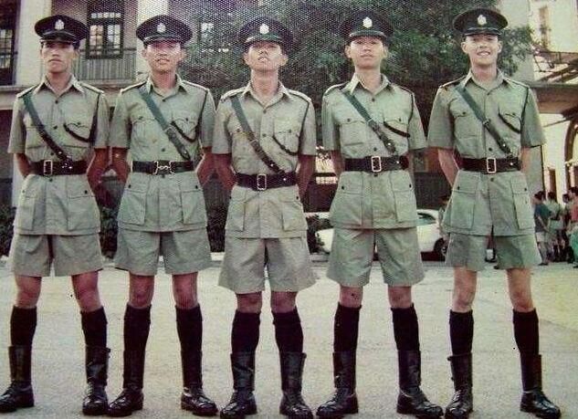 香港警察的警服，属于海洋体系，为何采用了军绿色警服？_英国