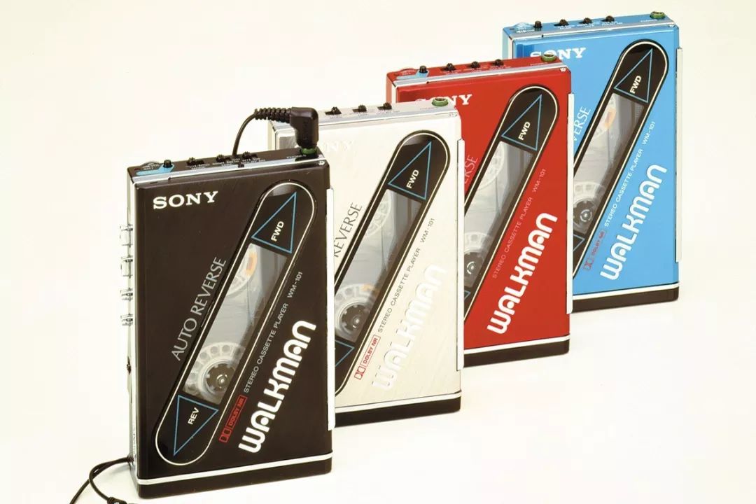它用四十年，颠覆了人类的耳朵_Walkman