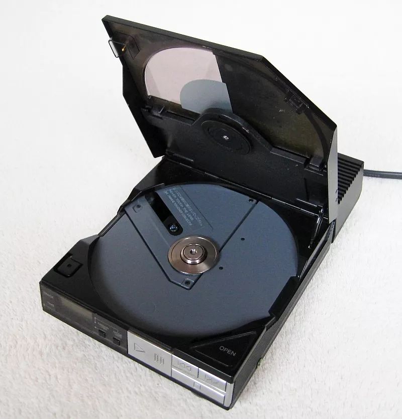 它用四十年，颠覆了人类的耳朵_Walkman