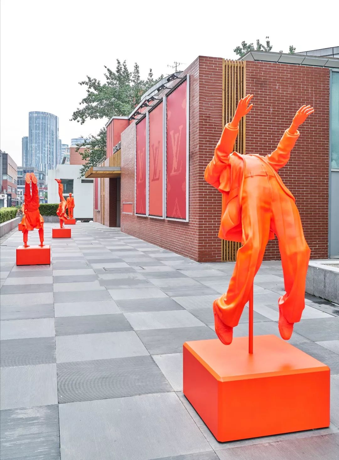 LV 突袭三里屯，Pop Up 中国限定款等你来冲！_Virgil