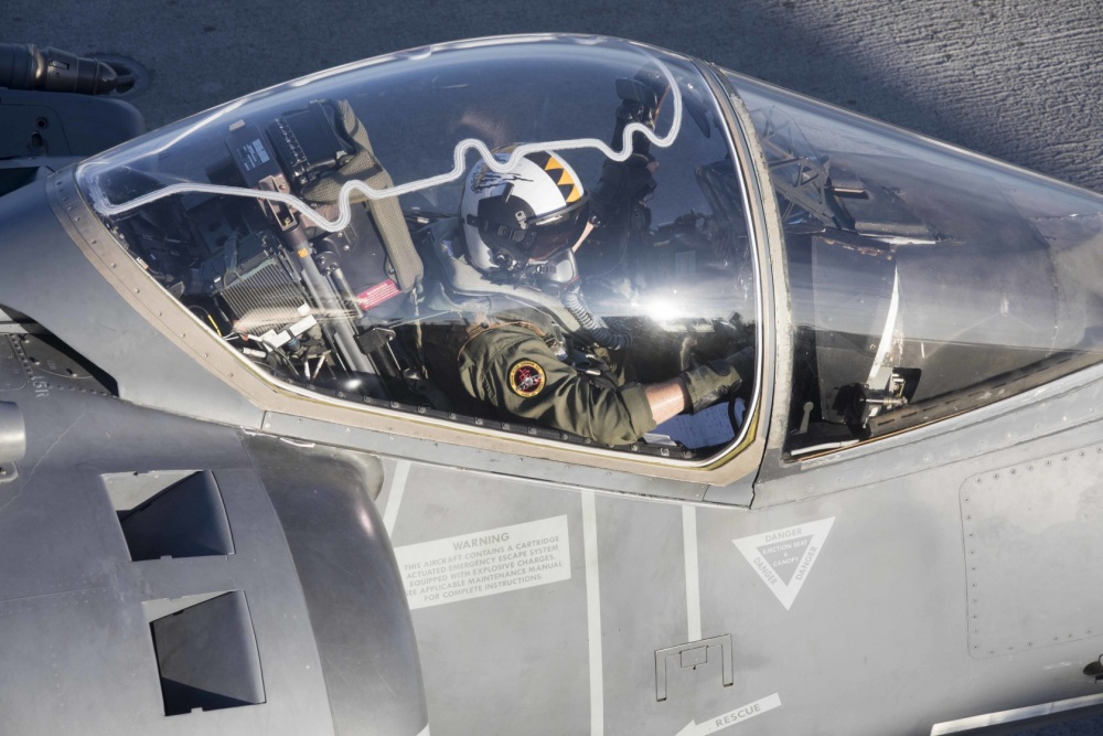 美军升级AV-8B攻击机 使其可服役至2030年-搜狐大视野-搜狐新闻