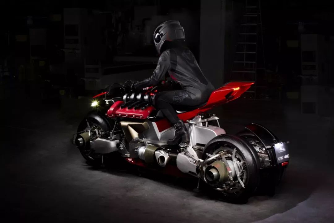 这辆搭载玛莎拉蒂V8引擎的摩托车，真的要上天了！_搜狐汽车_搜狐网