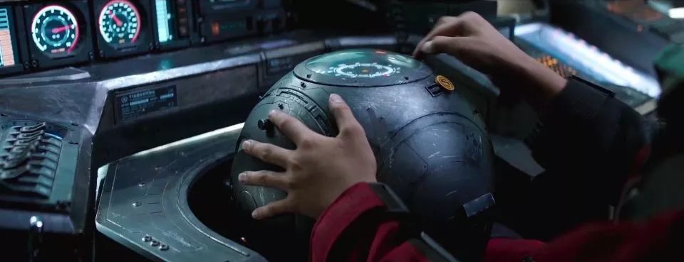 [facecar X] 未来座舱什么样？看《流浪地球》中的球形方向盘_搜狐汽车_搜狐网