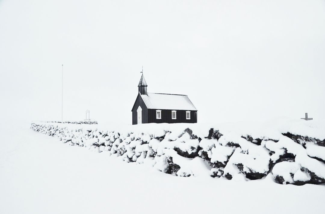 设计灵感 | 这10座小教堂设计，为世界打造现实版的「天堂」_门是宽