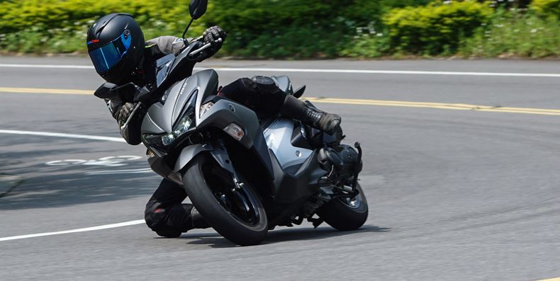 雅马哈也要出ADV踏板了？ADV155网图曝光，车头跟R1神似！_搜狐汽车_搜狐网