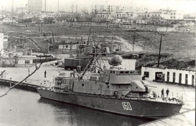 俄隐身舰新炮亮相，源于暴力美学典范，我军同款三轮齐射击沉敌舰_舰炮