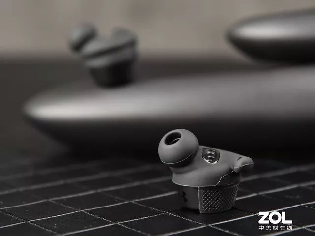 JBL/UA FLASH ROCK 巨石强森版运动耳机评测_搜狐汽车_搜狐网