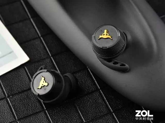 JBL/UA FLASH ROCK 巨石强森版运动耳机评测_搜狐汽车_搜狐网
