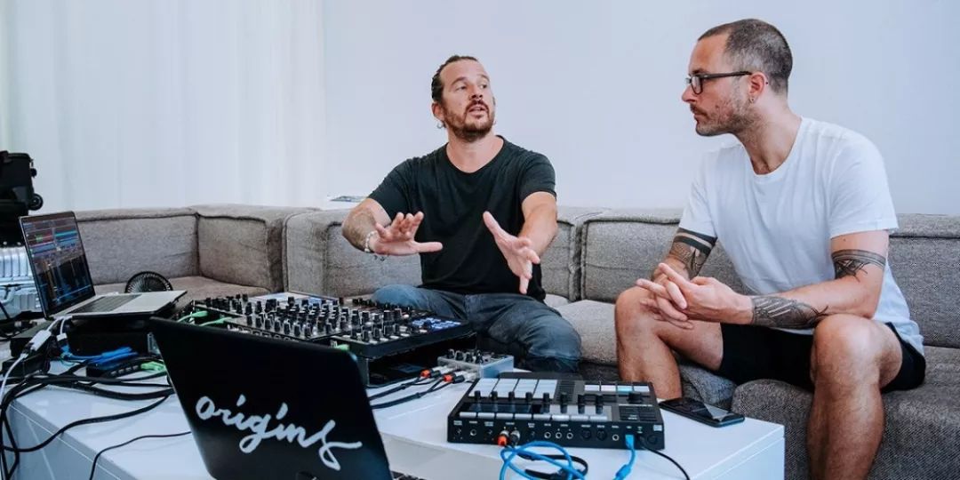 从实体唱片到数字音乐，Luciano 的 DJ 设备发生了哪些变化？_MacBook