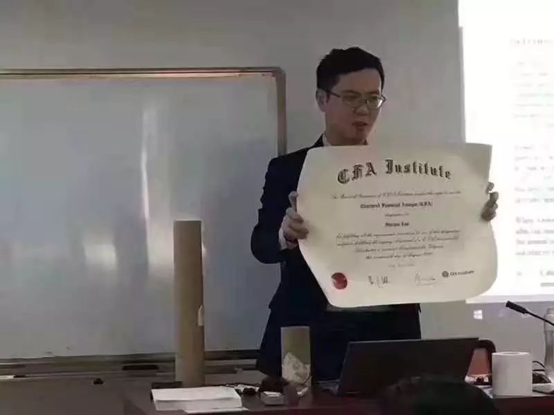 CFA证书三件套，你拿到了几个？听说CFA证书有中英文两个版本？_认证