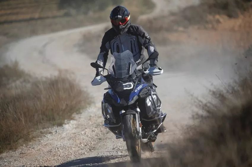 简单谈谈R1250GS adv骑行感受，84cc究竟带来多少变化-搜狐大视野-搜狐新闻
