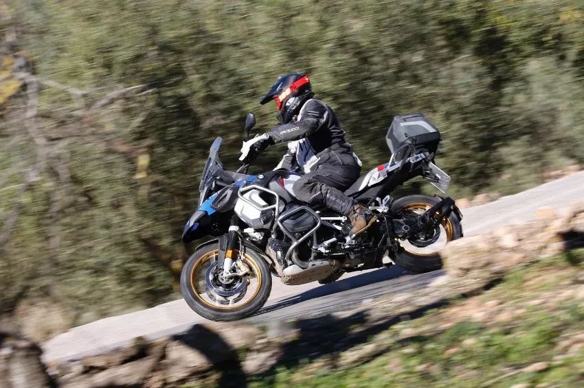 简单谈谈R1250GS adv骑行感受，84cc究竟带来多少变化-搜狐大视野-搜狐新闻