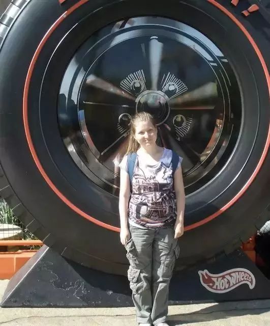 Alexandra Elbakyan女士，我们想把世界上最美妙的词语，都送给你！_出版集团