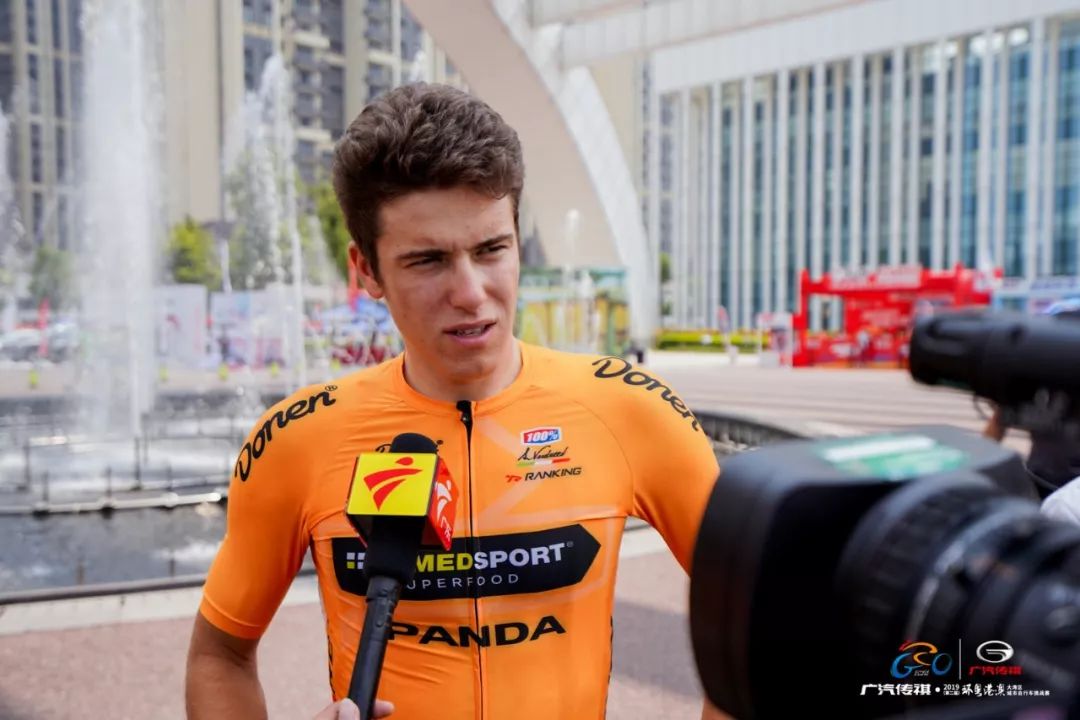 破风！环粤港澳大湾区城市自行车挑战赛竞赛组比赛在高明举行_赛道