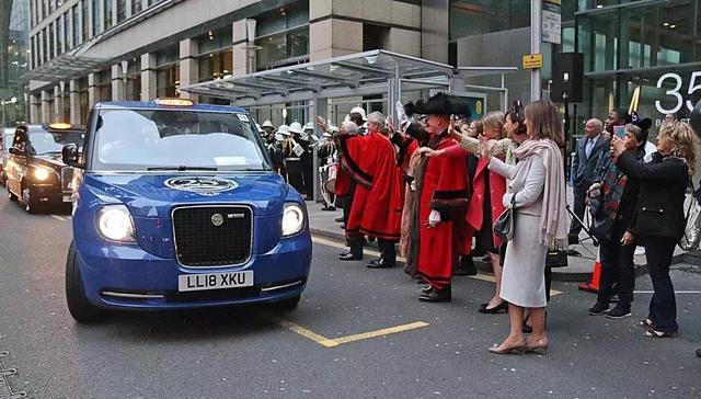 吉利40辆纯电TX5助力伦敦“神奇出租车之旅”_搜狐汽车_搜狐网