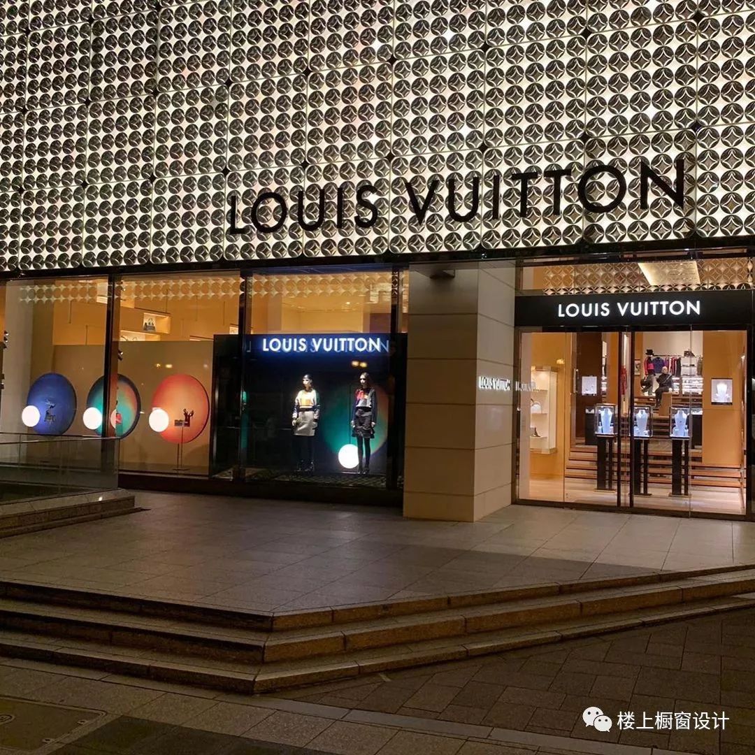 LV最新圆月橱窗_易动