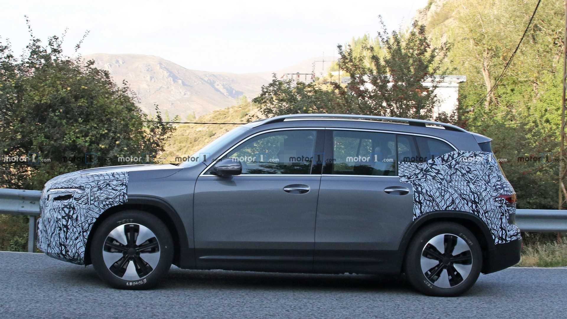 奔驰EQB谍照曝光 续航500km起/明年亮相先推5座版_搜狐汽车_搜狐网