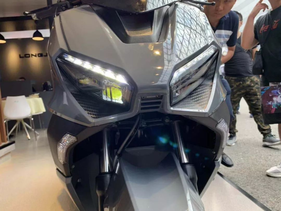 2.38万元起龙嘉发布一款300cc踏板车型，采用SR Max300发动机_搜狐汽车_搜狐网