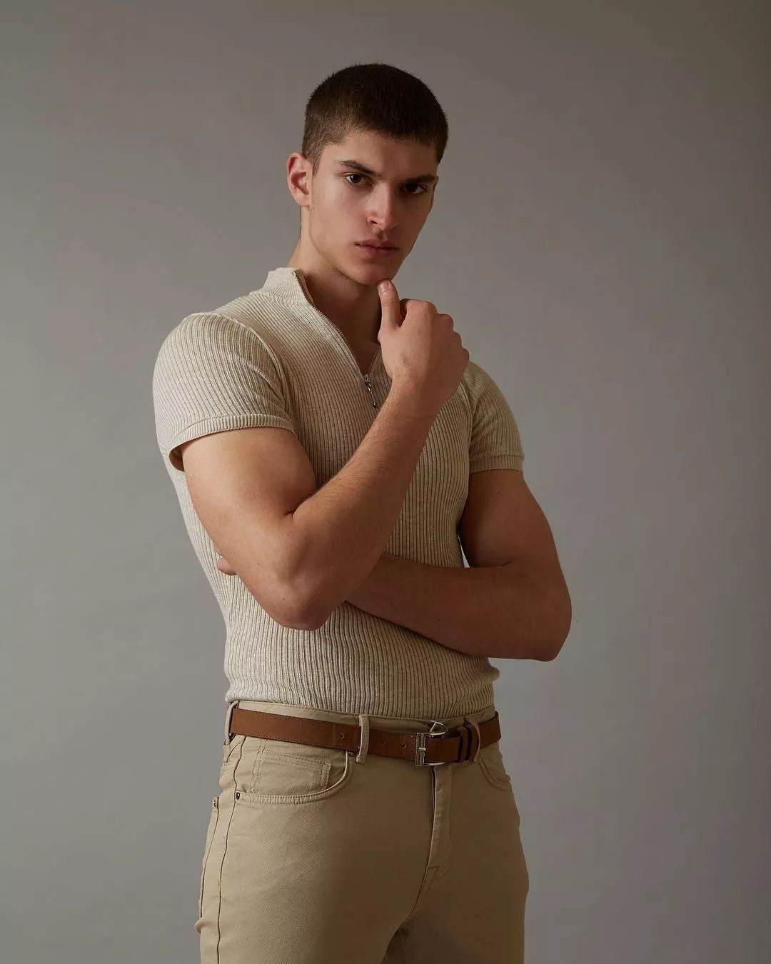 巴基斯坦俄罗斯混血男模Azim Osmani，标准网红脸！_男孩