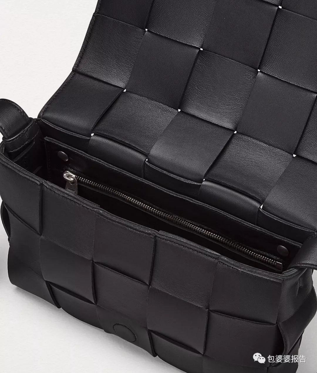 Bottega Veneta | 编织的另一种演绎：俏皮又可爱的 Padded Cassette Bag-搜狐大视野-搜狐新闻