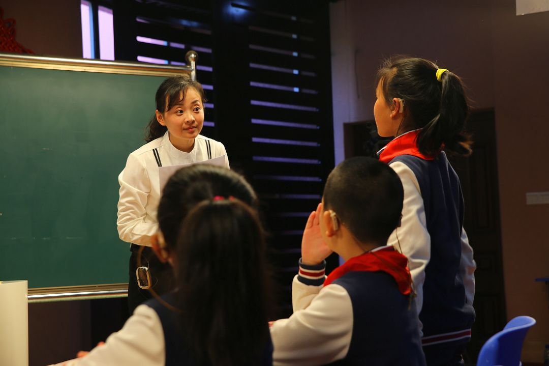 让“特殊花朵”灿烂绽放，这所学校被新华社点赞！_颜燕萍