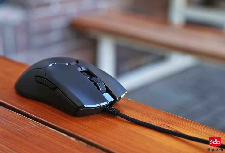 体验过雷蛇只有 69 克的游戏鼠标后，我再也回不去了……_蛇毒