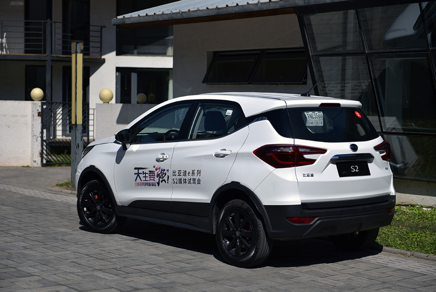 试比亚迪S2，设计成熟，车载互联配置丰富，起售价不足9万元_搜狐汽车_搜狐网