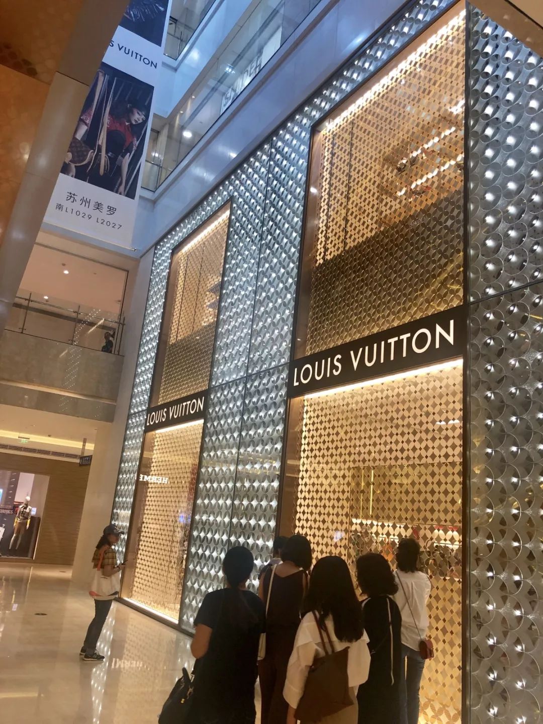 LV又回来了！开业首日人气爆棚，苏州人好有Q_小鱼