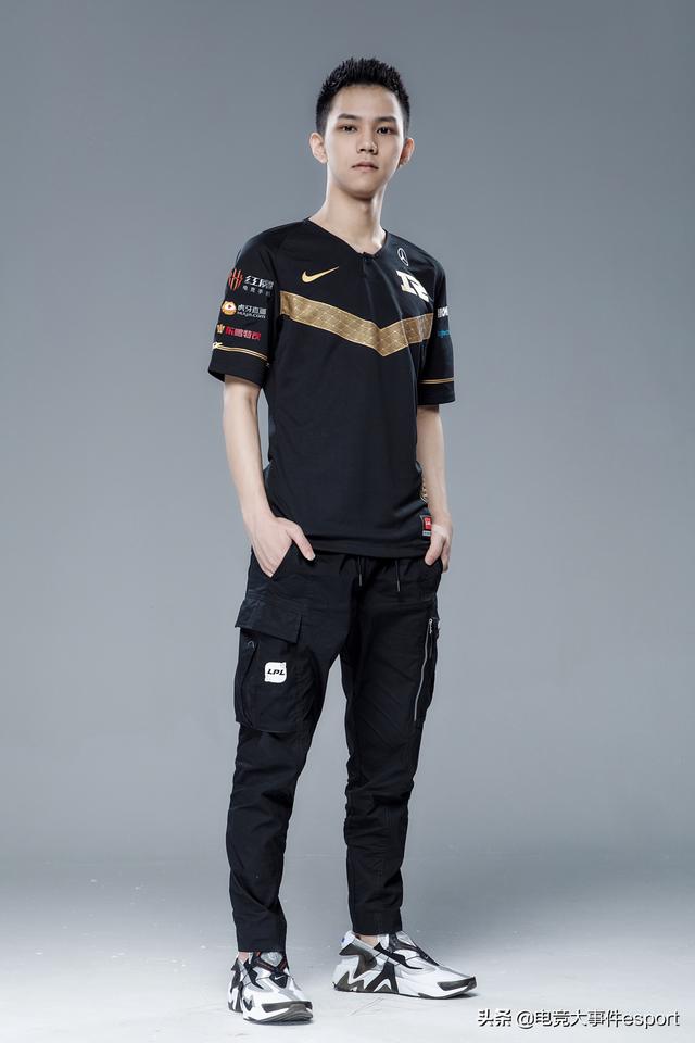 S9世界赛RNG最新定妆照出炉，小虎：看我肌肉，Uzi：来战个痛快-搜狐大视野-搜狐新闻