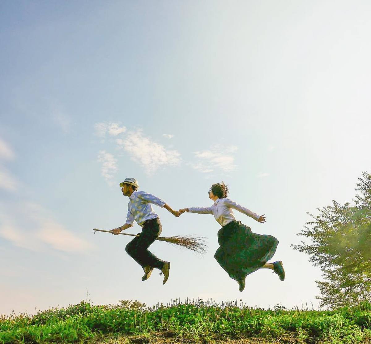 他像哈利·波特一样，骑着一把扫帚满世界飞行-搜狐大视野-搜狐新闻