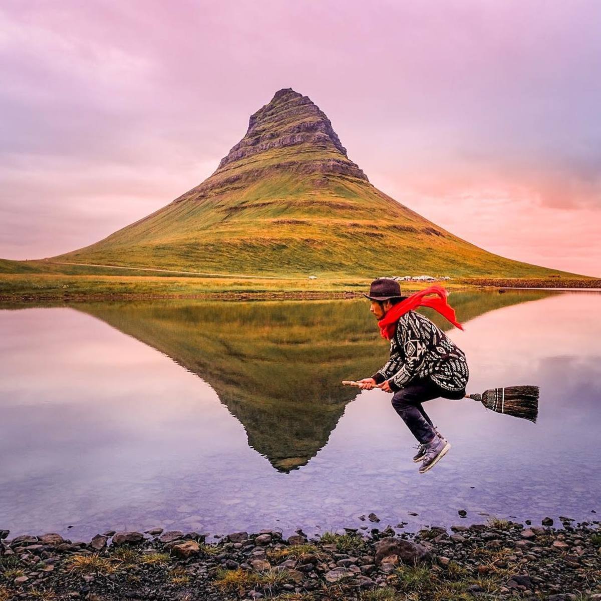 他像哈利·波特一样，骑着一把扫帚满世界飞行-搜狐大视野-搜狐新闻