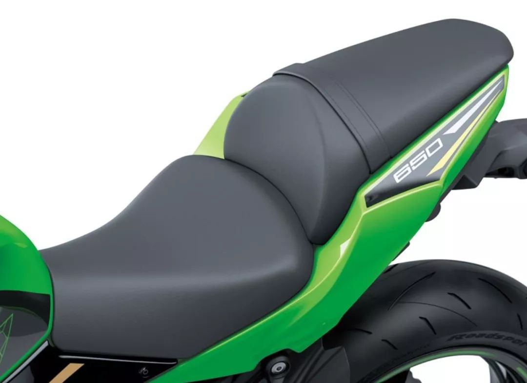 川崎发布2020款Ninja650，外观跟Ninja400神似升级彩色液晶屏，售价不变_搜狐汽车_搜狐网