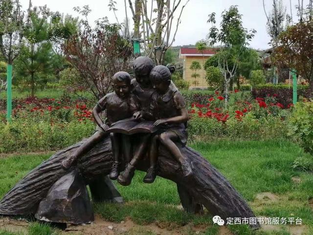 茁壮成长雕塑茁壮成长大山谷图库