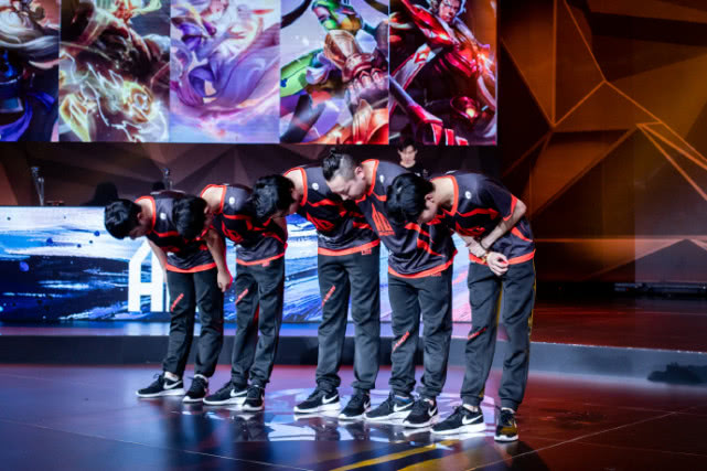 kpl：RNGM最强阵容合体战AG超玩会，“ 凉虔锐雨零 ”终于出山了_比赛