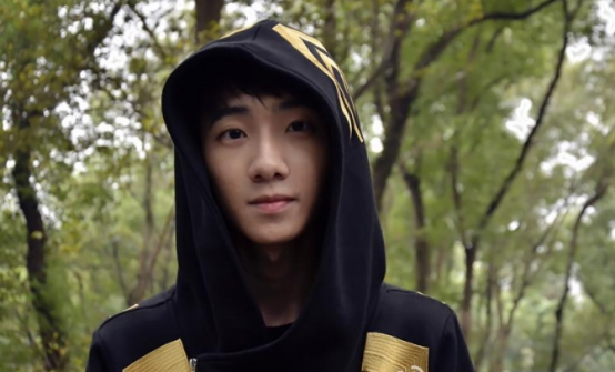 ZZR全新直播首秀即将上演，皮小孩高呼“终于有人要我了”_赛场