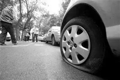 这“三点”胎压雷区你还在踩？不想爆胎赶紧学起来！_搜狐汽车_搜狐网