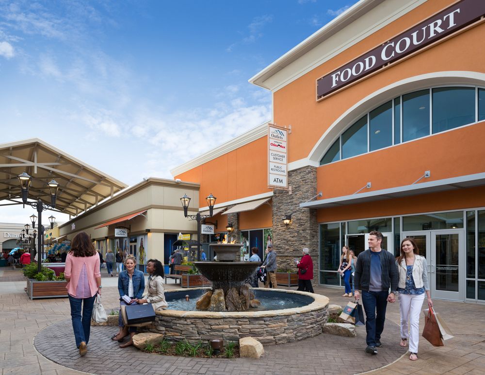 这家购物中心改成“奥莱”后，彻底重生！_Outlets