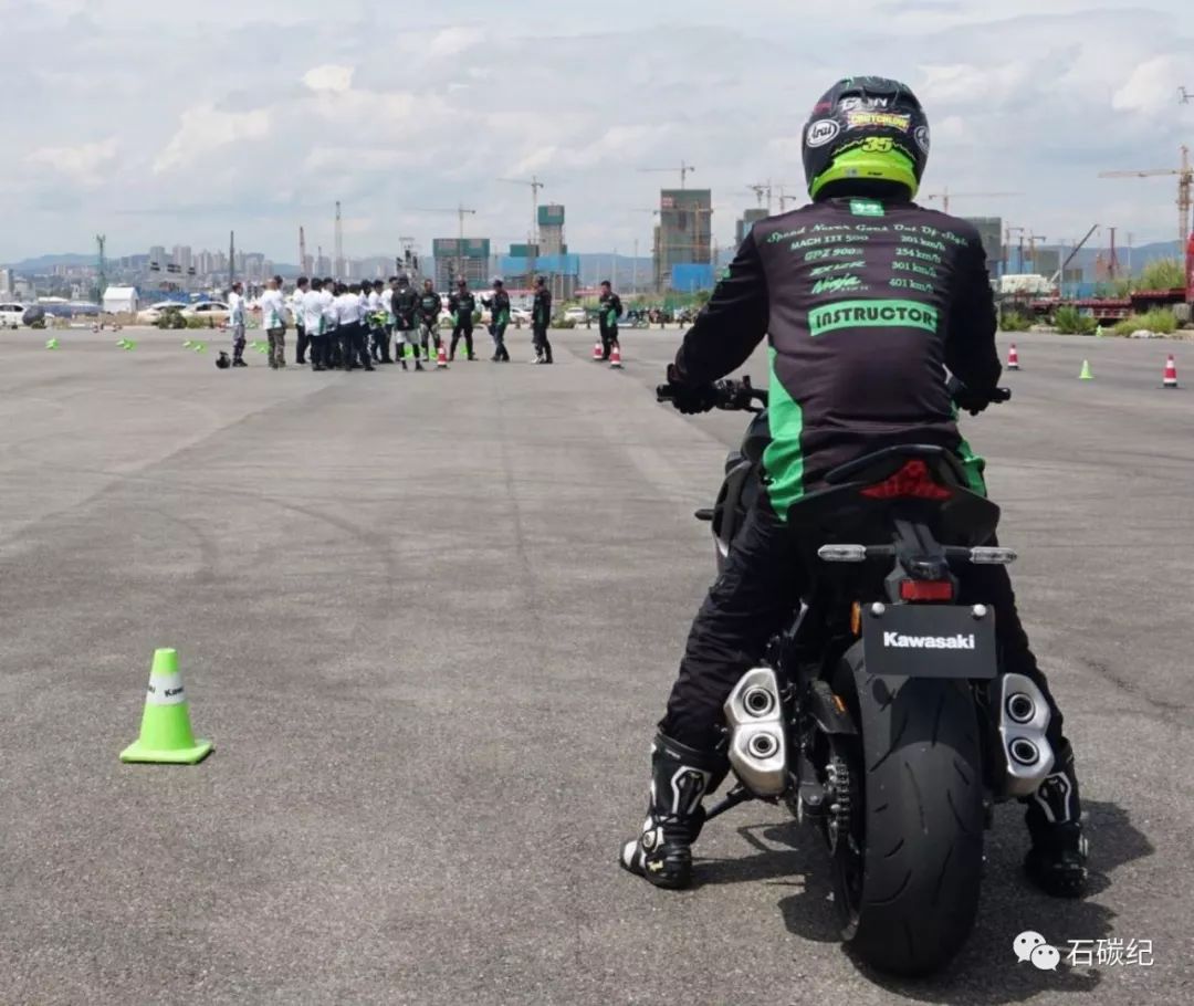 干货！分享给你如何正确的使用摩托车刹车，从而有效避免摔车！_搜狐汽车_搜狐网